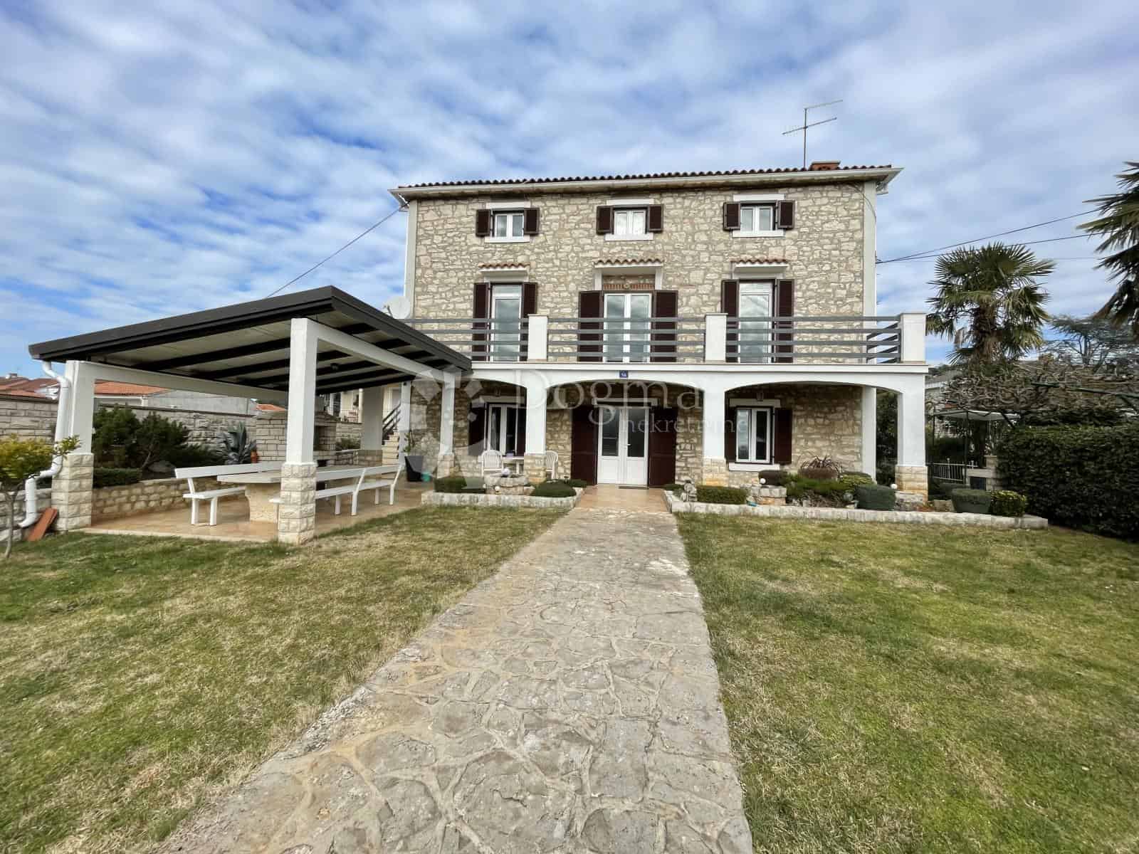 VILA PRVI RED DO MORA, UMAG - Shopaj24